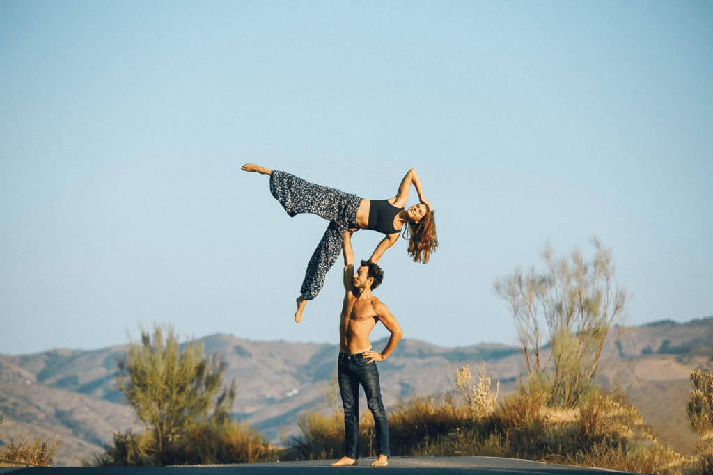 Polartist | Acroyoga, Handstand, Souplesse, Massage thaï à Brest